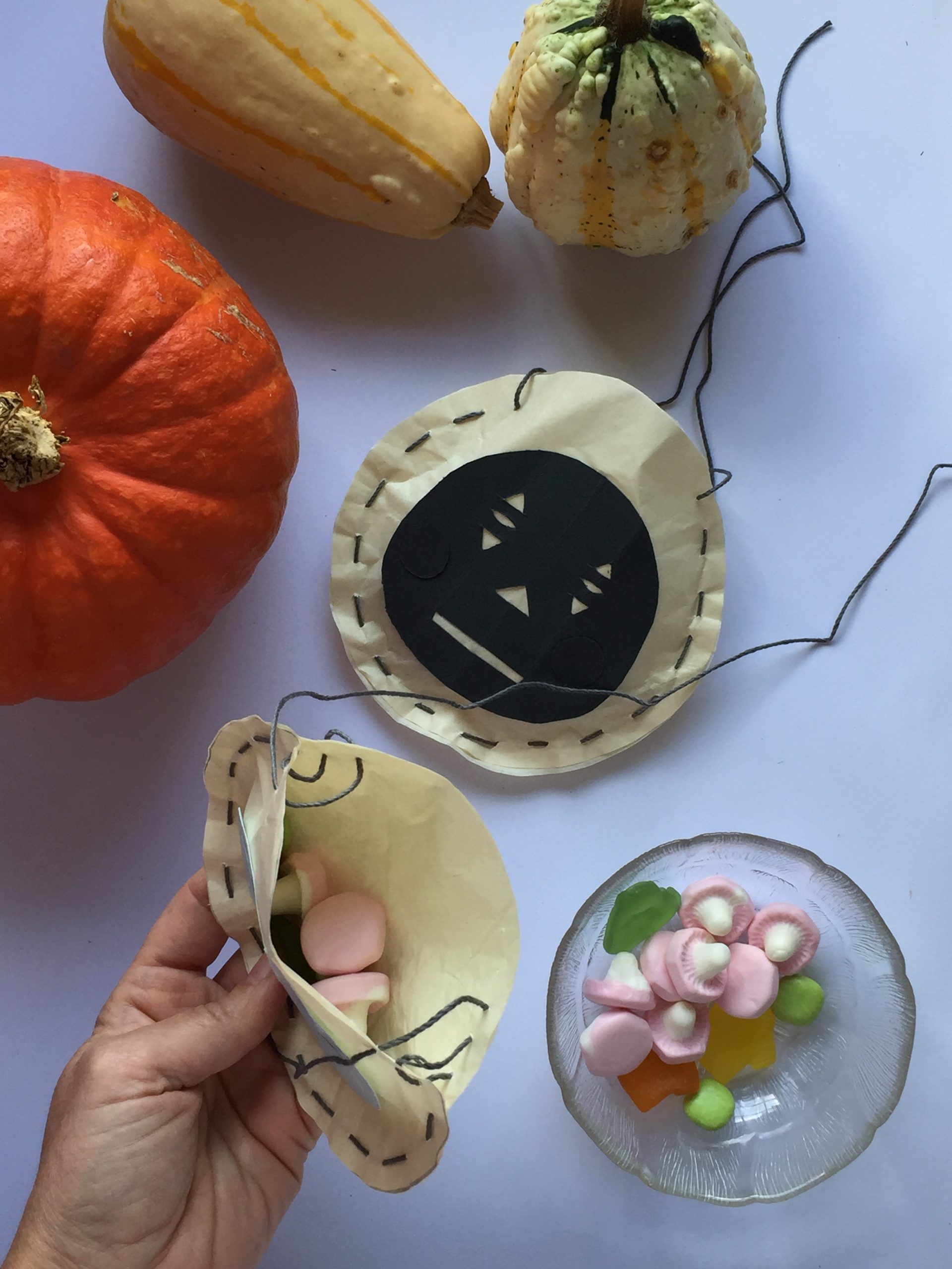 Pretty Halloween Pumpkin Candy Pouches - to make with kids! -easy craft